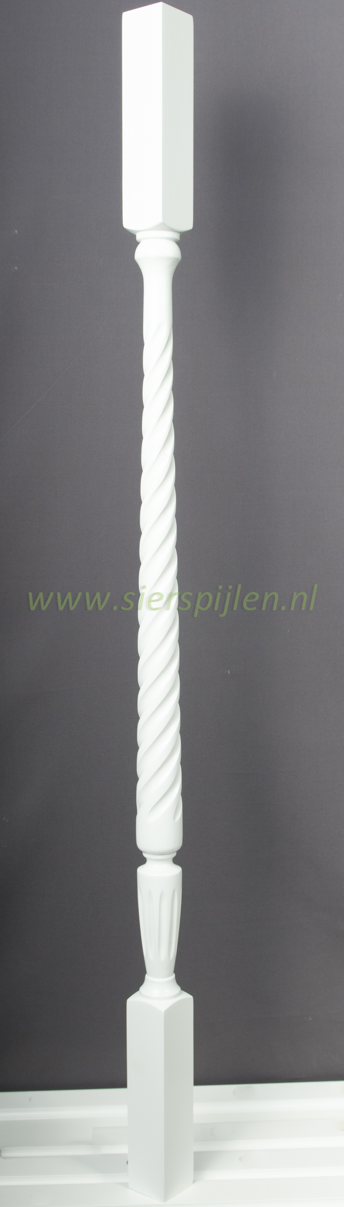 Trapspijlen hout dichte draai | wit behandeld en alles op voorraad ...